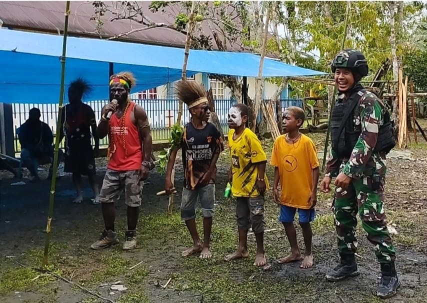 Momen Kebersamaan Menyambut Natal Di Acara Tradisi Bakar Batu Prajurit ... Momen Kebersamaan Menyambut Natal Di Acara Tradisi Bakar Batu Prajurit ...
