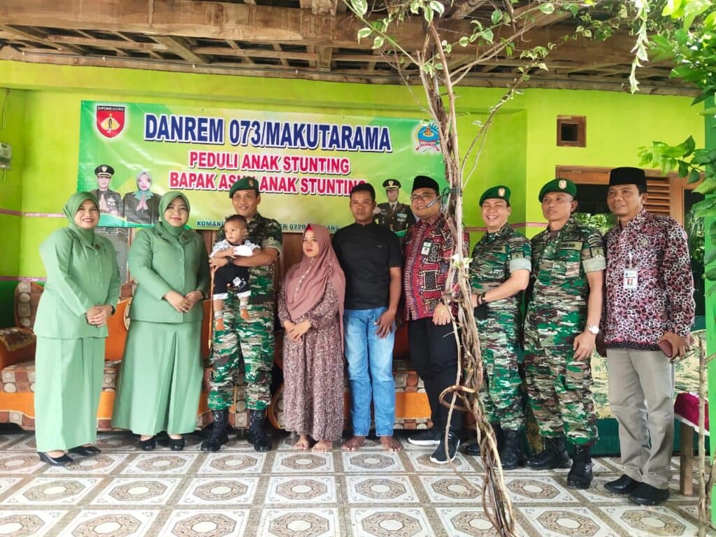 Sebagai Bapak Asuh, Danrem 073/Makutarama Berikan Santunan Kepada Anak ... Sebagai Bapak Asuh, Danrem 073/Makutarama Berikan Santunan Kepada Anak ...