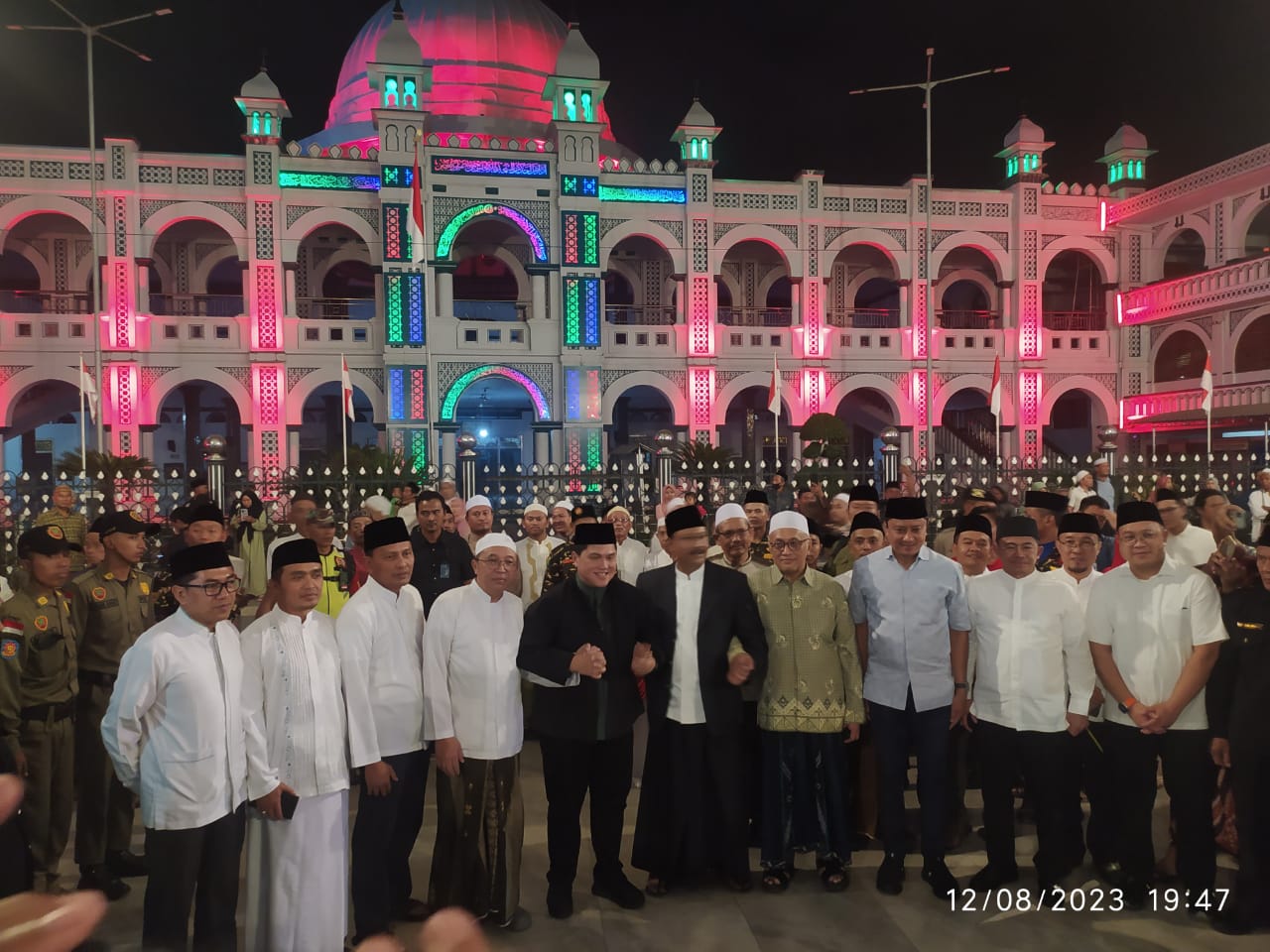 Erick Thohir Secara Resmi Melaunching Lampu Hias Masjid Al-Anwar Dan ... Erick Thohir Secara Resmi Melaunching Lampu Hias Masjid Al-Anwar Dan ...