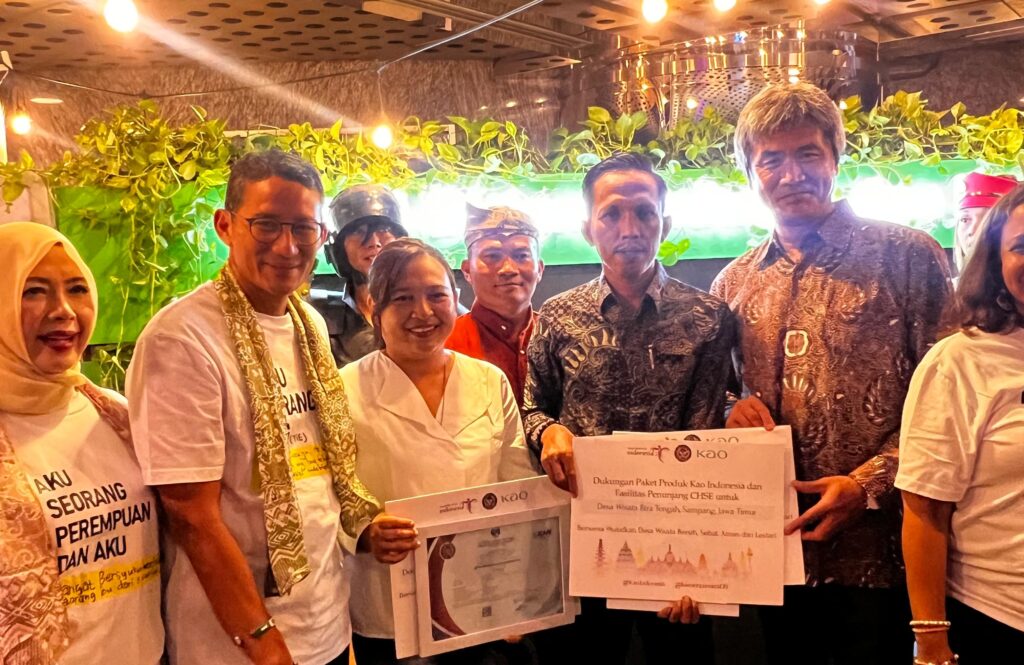 Desa Bira Tengah Sampang berhasil bawa Juara Dua ADWI tahun 2023 ... Desa Bira Tengah Sampang berhasil bawa Juara Dua ADWI tahun 2023 ...