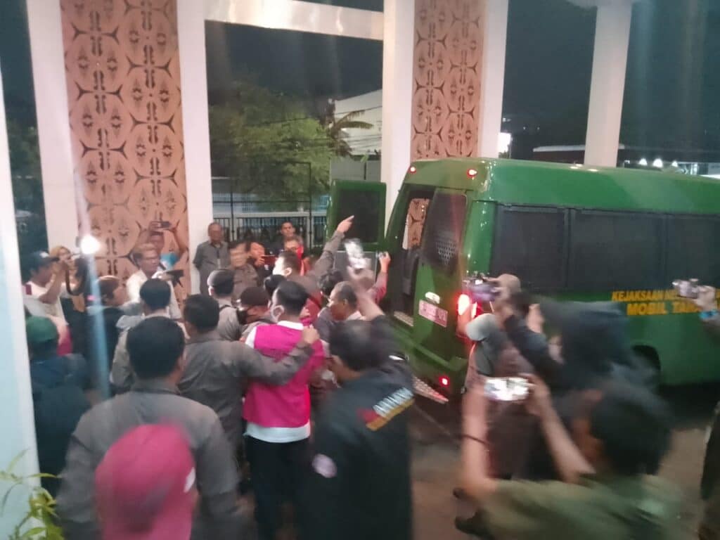 Kejari Kota Bekasi Menetapkan Mantan Kadis LH Dan Dua ASN Lain Sebagai ... Kejari Kota Bekasi Menetapkan Mantan Kadis LH Dan Dua ASN Lain Sebagai ...
